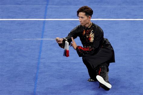成都大運會丨許得恩男子太極劍摘冠 為港隊奪首金 頭條 香港中通社