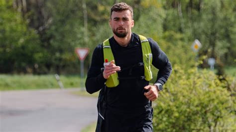 Berlin Ultramarathon Läufer Arda Saatçi Kämpft Täglich Gegen Inneren