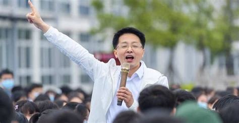 犍为教育局长跳霹雳舞火了背后曾率先叫停全县培训机构 腾讯新闻