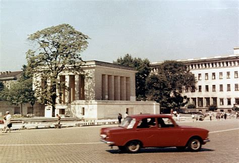 Il Mausoleo Di Georgi Dimitrov A Sofia Cinquantanni Di Culto Della