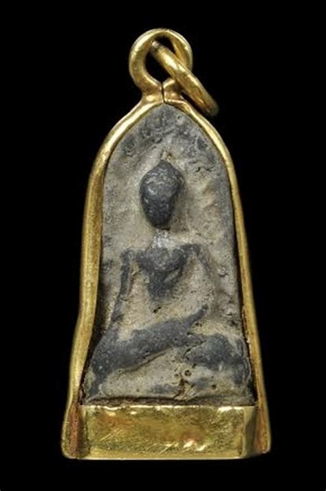 พระรอดมหาวันพิมพ์เล็ก เนื้อดำหายากสุดๆ พระเมืองเหนือ บริษัท พระเมืองเหนือ จำกัด