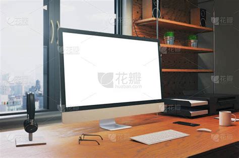 创意桌面与空白色 Pc 侧