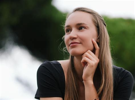 Elena Rybakina Shines In Instagram Photo Dump Tennis Tonic News