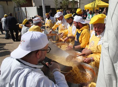 Ponticelli Torna A Fare Festa Le Foto Della Sagra Dei Maccheroni