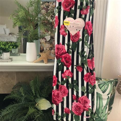 Nwt Betsey Johnson Pink Rose Black Stripe Blanket Betsey Johnson