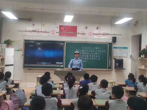 交警版《花园种花》来了！一起挖呀挖呀挖…… 澎湃号·媒体 澎湃新闻 The Paper