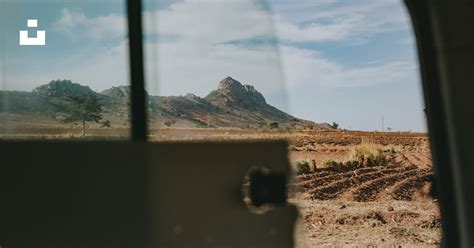 차량 앞 유리가 열렸습니다 사진 Unsplash의 무료 자동차 이미지