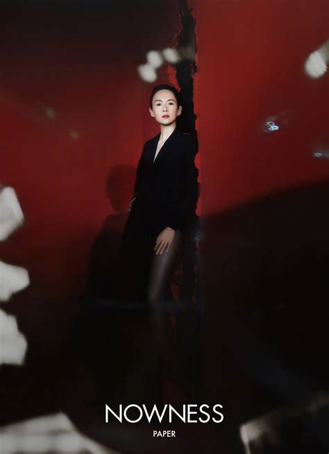 章子怡黑白光影大片曝光 短发造型眼神充满故事感