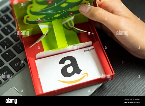 Amazon Christmas E T Cards At John Cargill Blog