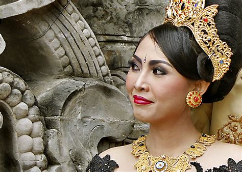 Nyengendadi Pesona Gadis Bali