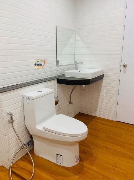 รวม 36 ไอเดีย ห้องน้ำโทนขาว พื้นลายไม้สีน้ำตาล ดูสวยสะอาดน่าใช้งาน