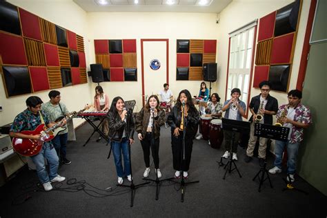 Infraestructura Fares Facultad De Artes Escénicas De La Pucp