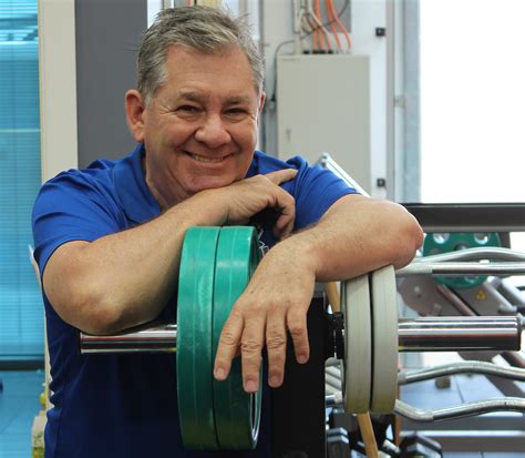 무료 이미지 사람 초상화 팔 적합 훈련자 노인 체육관 근육 인간의 몸 보디 빌딩 웨이트 트레이닝 체력 2971x2592 575078 무료