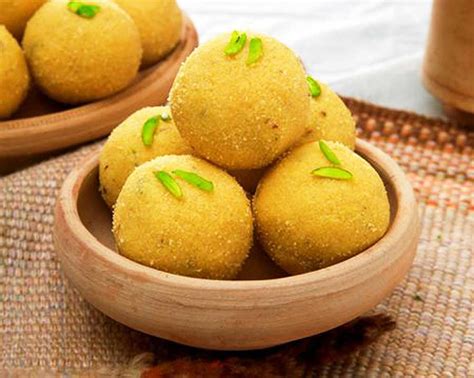 Besan Ladoo Recipe