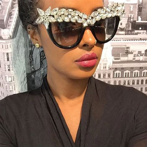 Xykgr Fashion Luxury Rhinestone Cat Eye Sunglasses Ladies Crystal Rhinestone Sunglasses Large