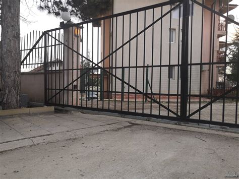 Портални и дворни гаражни врати с дистанционно отваряне Охранителни СОТ Варна Продаж