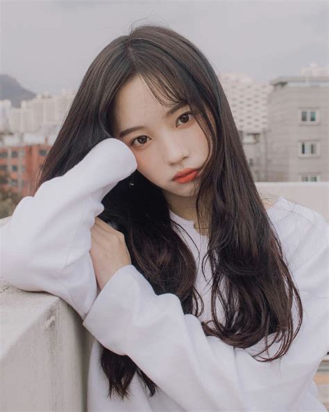 ปักพินในบอร์ด Coreanos ผมยาว ความงาม ผมสีสวย