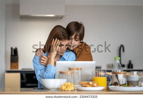 2 Thousand Mamá Estresada En La Cocina Royalty Free Images Stock