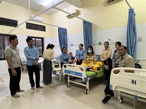 លោក ប្រាក់ វិចិត្រ អភិបាល នៃគណៈអភិបាលក្រុងខេមរភូមិន្ទ និងលោកស្រី ស៊ិន ចរិយា អភិបាលរងក្រុង