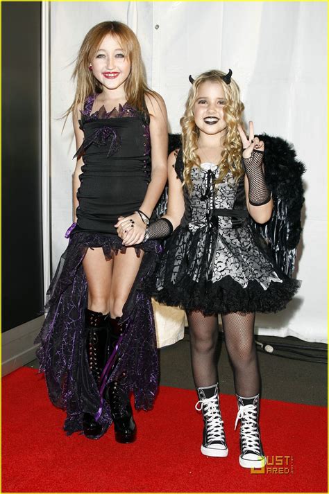 Full Sized Photo Of Noah Cyrus Emily Reaves Vampires 05 Noah Cyrus