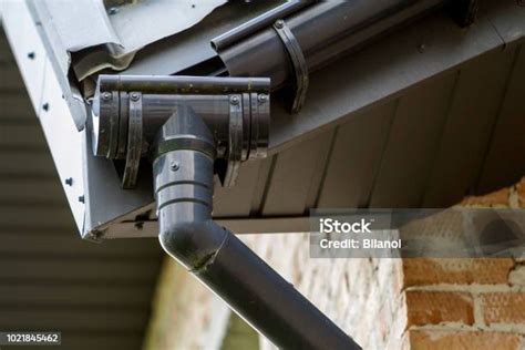 Gambar Detail Closeup Dari Sudut Atap Rumah Pondok Bata Baru Yang