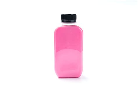 차 우유와 차가운 음료 음료 한 병 얼음신선한 아침 식사 달콤한 다과 뜨거운 음료 커피와 잔에 맛있는 맛있는 녹색 라떼와 화이트