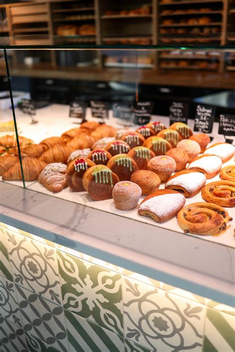 간식 가게 과자 글레이즈 도넛 단 것 달콤한 달콤한 취급 디스플레이 디저트 디저트 카운터 맛있는 머핀