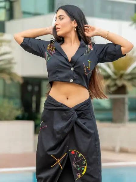 Rashi Singh Top Hot Pics And Photos