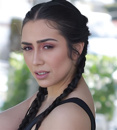 Lilly Hall Actress Age Videos Photos Biography Boyfriend Wiki Height Weight And More