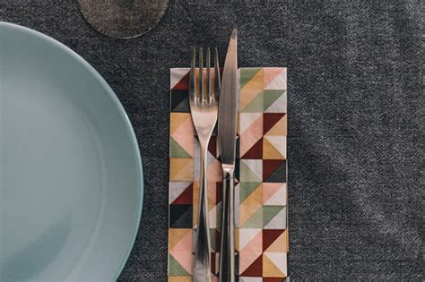 나이프와 포크 칼 붙이 현대적인 디자인으로 준비한 식사 테이블 0명에 대한 스톡 사진 및 기타 이미지 0명 그릇 다중 색상 Istock