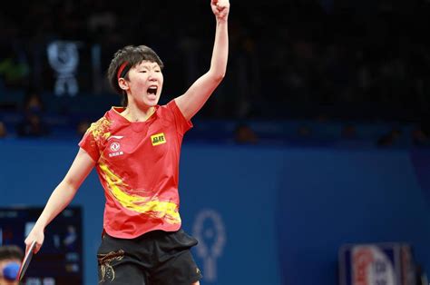 中国女乒升国旗奏国歌的时刻真的很美好 李隼 王曼昱 世乒赛
