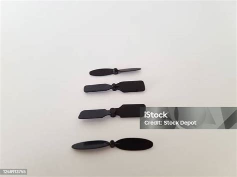 다른 크기와 유형 마이크로 무인 항공기 또는 Rc 평면 프로펠러 흰색 배경에 격리 Multicopter에 대한 스톡 사진 및 기타 이미지 Multicopter 공중 뷰