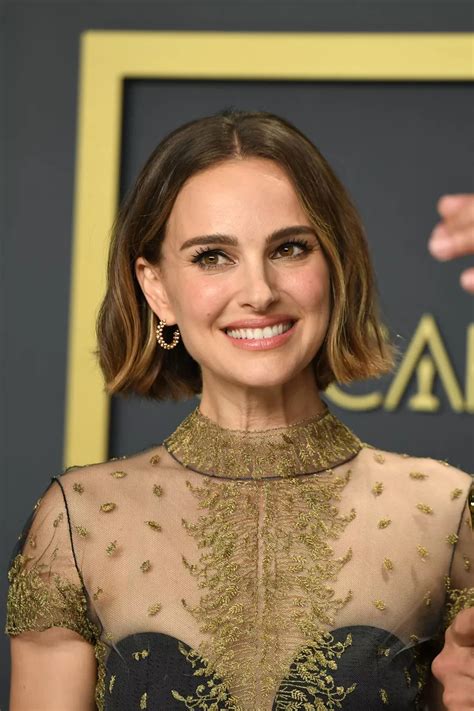 The Most Flattering Short Hairstyles For Thick Hair Artofit