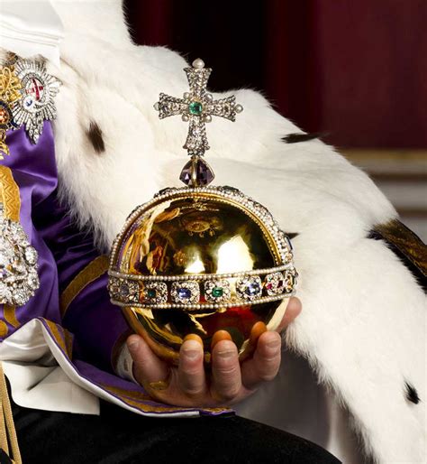 Portraits Officiels Du Roi Charles Iii Et De La Reine Camilla Couronnés
