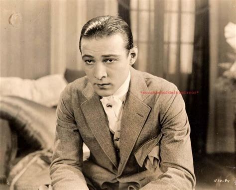 The Sex Symbol Of The 1920s Portrait Photos Of Rudolph Valentino