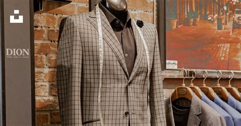 회색과 흰색 격자 무늬 정장 재킷 사진 Unsplash의 무료 양복 이미지