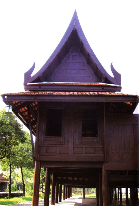 เรือนไทย ภูมิปัญญาแห่งสถาปัตยกรรม ห้องสมุดเฉลิมพระเกียรติ ๕๐ พรรษา อำเภอถลาง หน้าหนังสือ 4