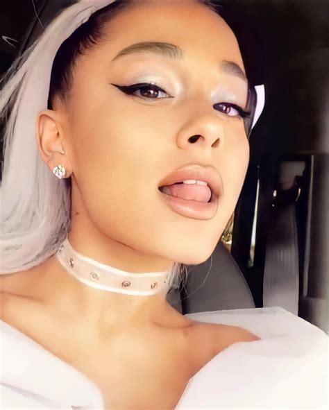 Arianas Nip Slip R Arianagrandelewd