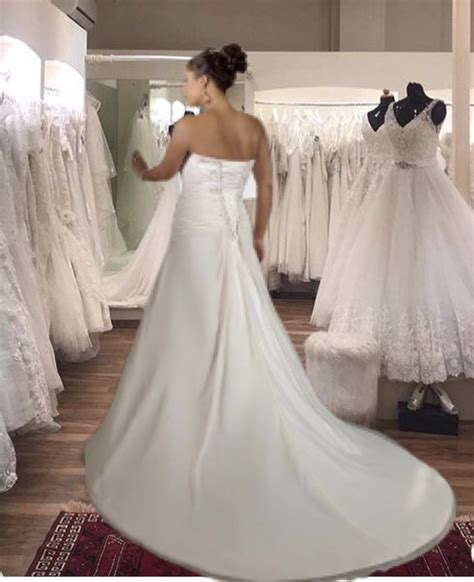 Νυφικά Φορέματα Plus Size σε Μεγάλα Μεγέθη Κομψό Νυφικό Φόρεμα Plus Size χυτό και αέρινο με