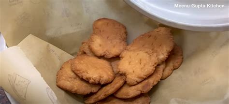 Easiest Way To Make Crispy Sweet Mathri Oddy Uniwraps