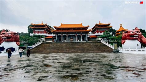 วัดเหวินอวู่ Wenwu Temple วัดที่สวยและใหญ่ที่สุดในซันมูนเลค Brogasis