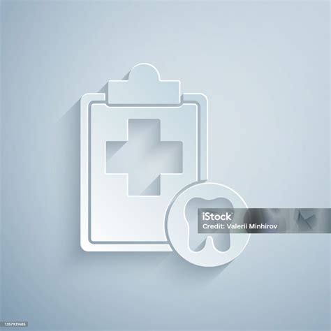 종이 컷 클립 보드 치과 카드 또는 환자 의료 기록 아이콘 회색 배경에 격리 치과 보험 치과 진료소 보고서 종이 아트 스타일 벡터 3차원 형태에 대한 스톡 벡터 아트 및