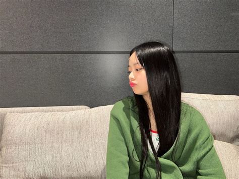 Hanni Selca ♡ 한니 Save Follow New Jeans Style Types Of Fashion Styles Girl Group