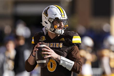 A Closer Look At Jets Udfa Quarterback Andrew Peasley