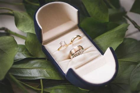 Engagement Ring Wedding Ring What They Each Symbolize 53 Off