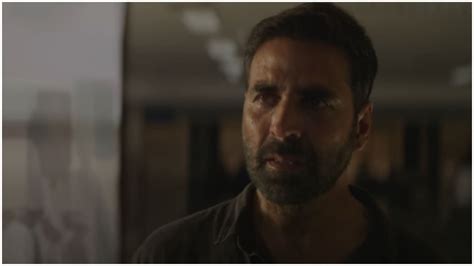 Akshay Kumar Imagined His Fathers Death While Performing Emotional