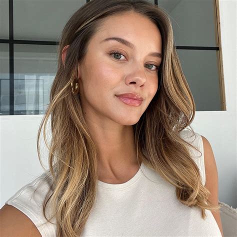 Nicola Cavanis Sexy