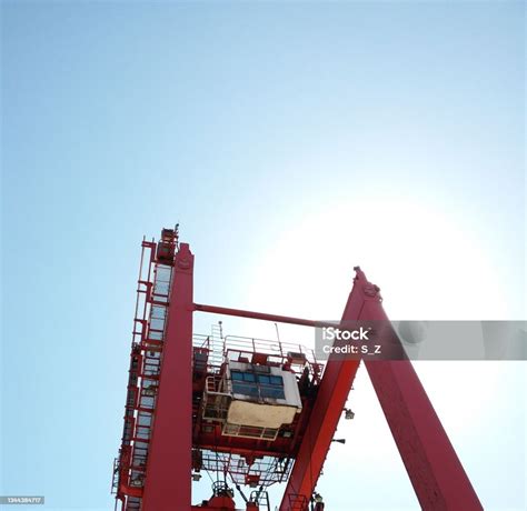 항구 선박 해안화물 컨테이너 갠트리 크레인 후방 보기 반짝이 태양 크레인에 대한 스톡 사진 및 기타 이미지 크레인 클로즈업 화물 컨테이너 Istock
