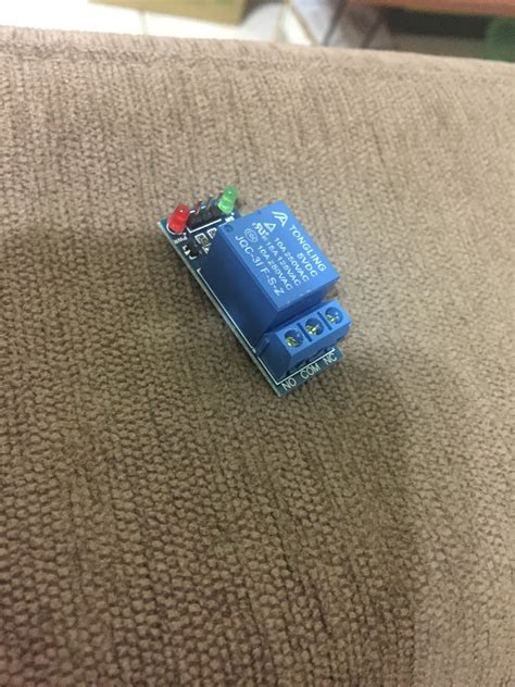 Mcu自學雜記 Arduino 5 反射式紅外線壁障模組繼電模組控制風扇。