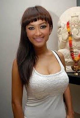 Foto Julia Perez Seksi Dan Menarik Selat Berita